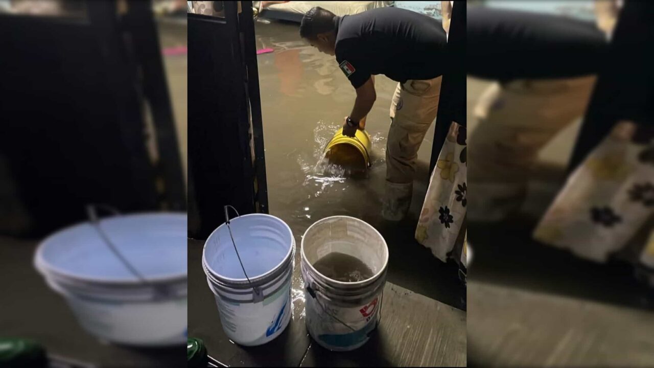 Provocan lluvias inundaciones en viviendas y arrastran a motociclista ...